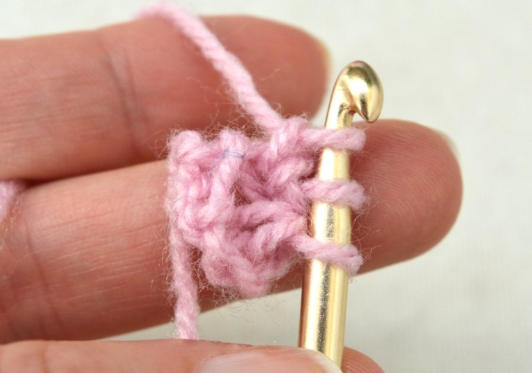 tutorial: foundation half double crochet (fhdc) - La Visch Designs
