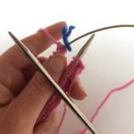 tutorial: knitting in the round - travelling loop method - La Visch Designs
