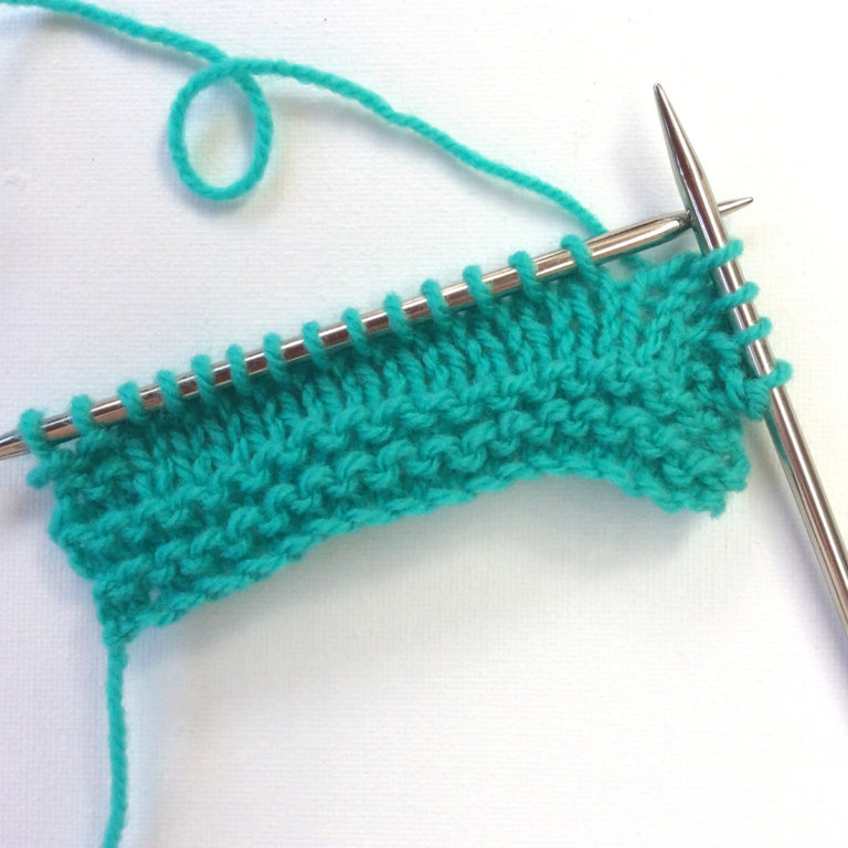 tutorial: knitting the small flower stitch - La Visch Designs