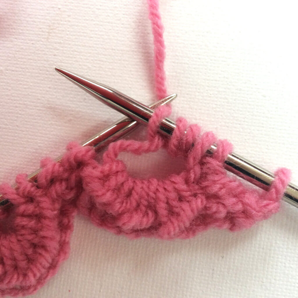 tutorial: knitting a scalloped edge - La Visch Designs