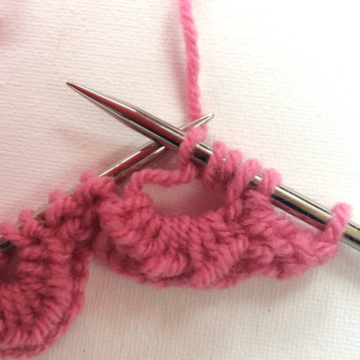 tutorial: knitting a scalloped edge - La Visch Designs