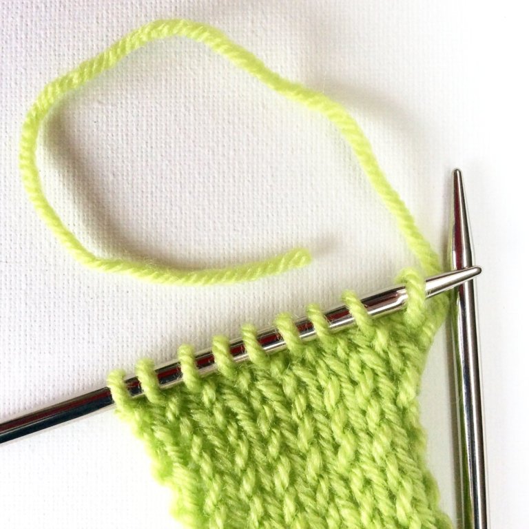 tutorial: binding off when yarn has run out - La Visch Designs
