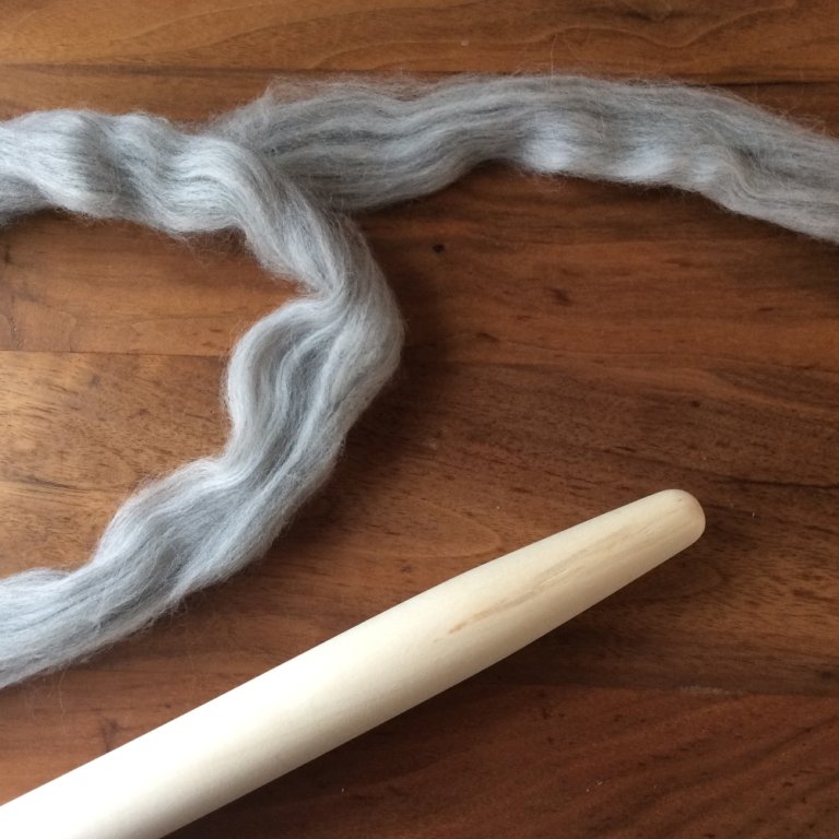 tutorial: preparing roving for extreme knitting - La Visch Designs
