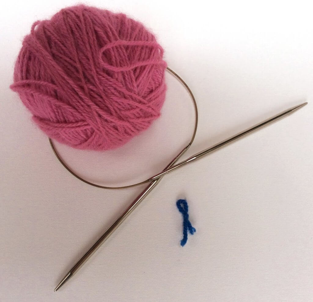 tutorial: knitting in the round - travelling loop method - La Visch Designs