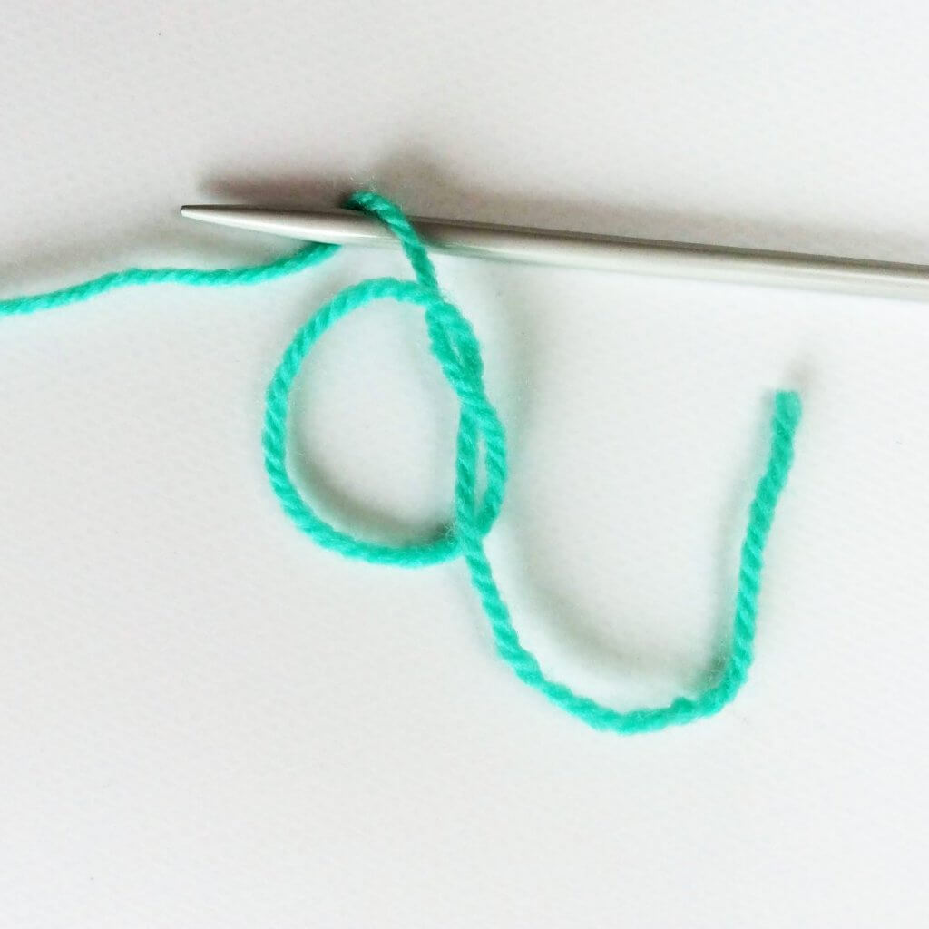 tutorial - circular cast-on - La Visch Designs