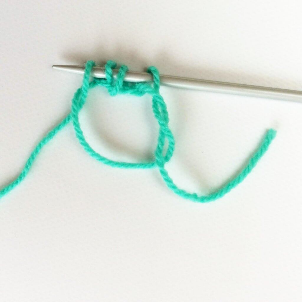 tutorial - circular cast-on - La Visch Designs