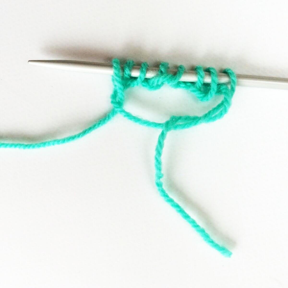 tutorial - circular cast-on - La Visch Designs