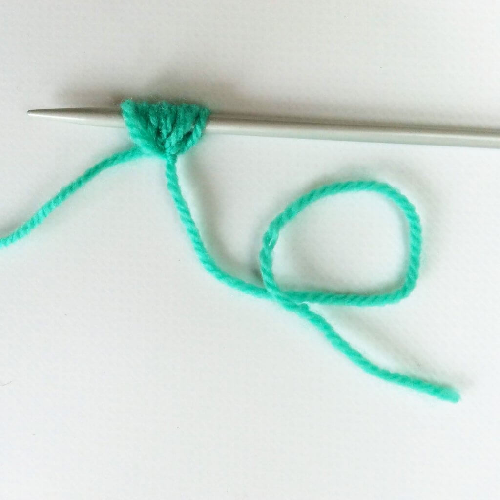 tutorial - circular cast-on - La Visch Designs