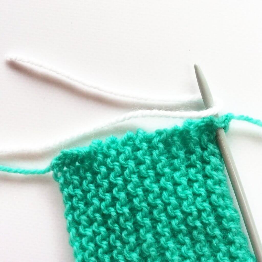 tutorial - pick-up & knit from garter stitch - La Visch Designs