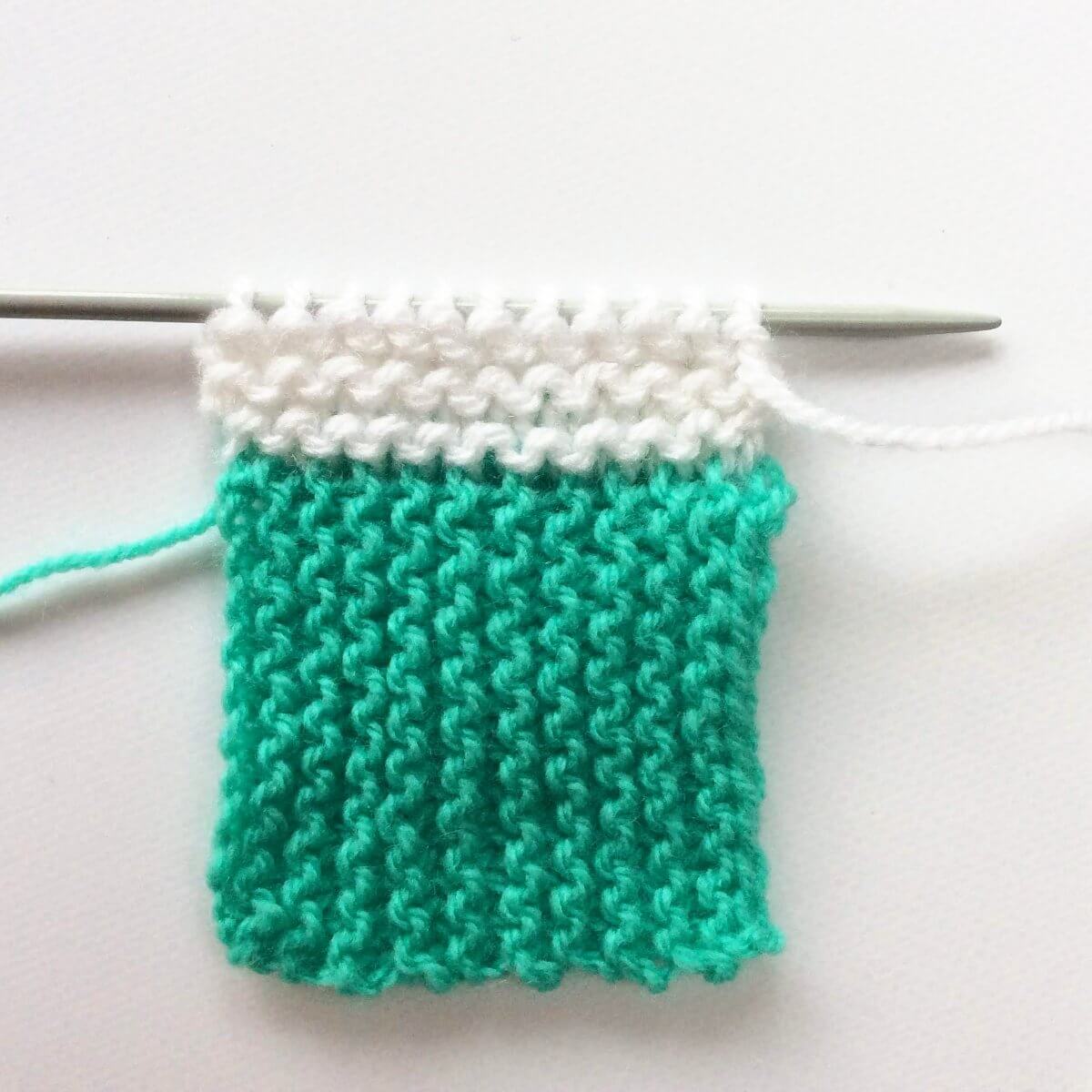 tutorial - pick-up & knit from garter stitch - La Visch Designs