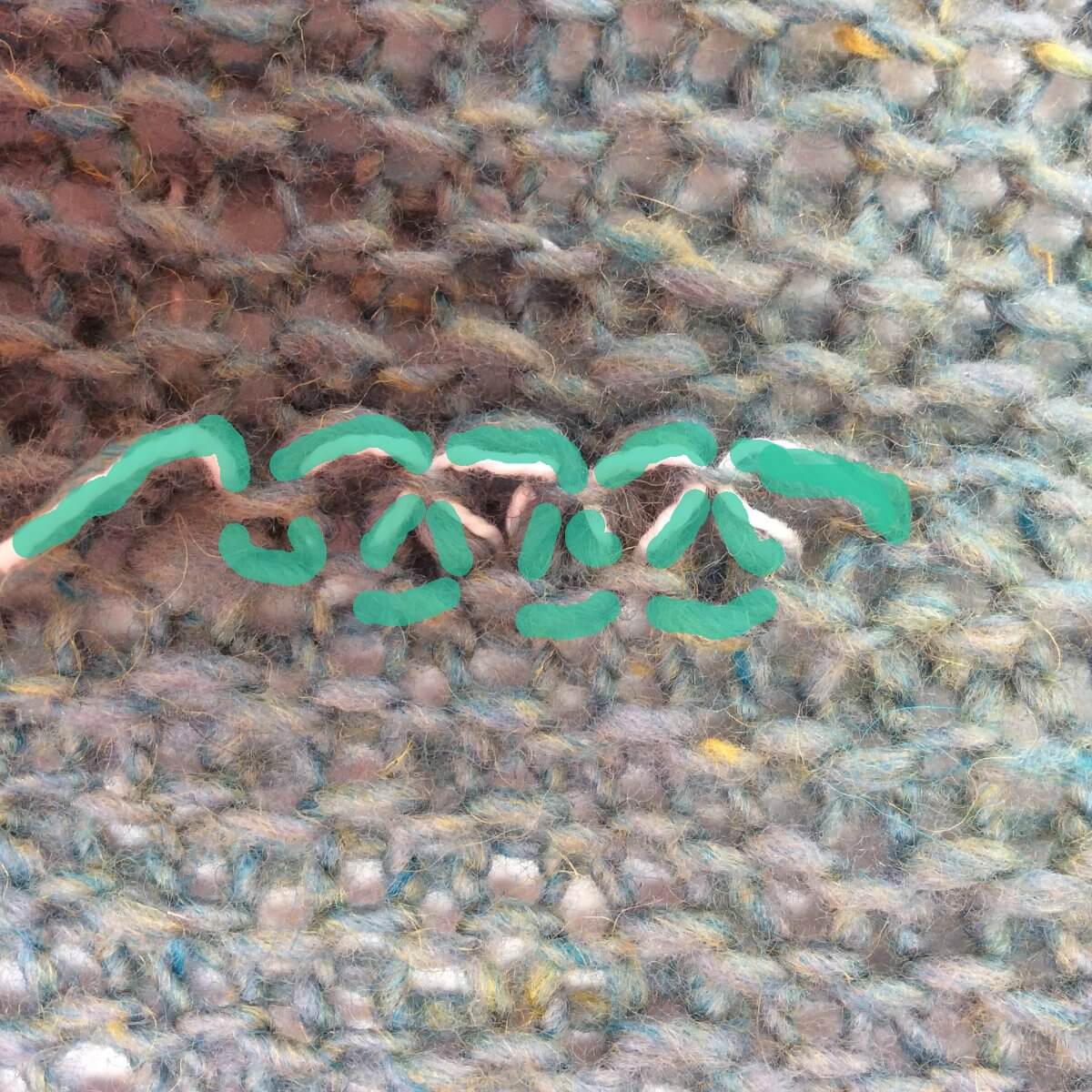 tutorial - fixing a dropped stitch in garter stitch - La Visch Designs