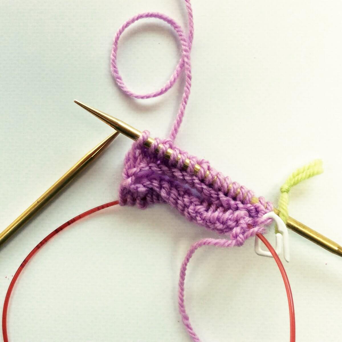 tutorial – casting on & knitting magic loop - La Visch Designs