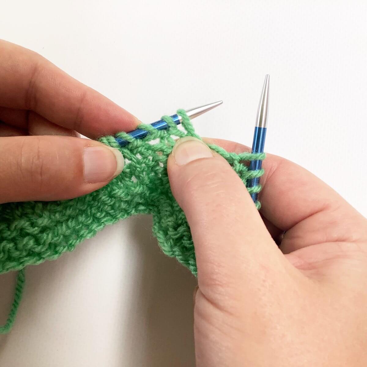 tutorial - working a Left Twist - La Visch Designs