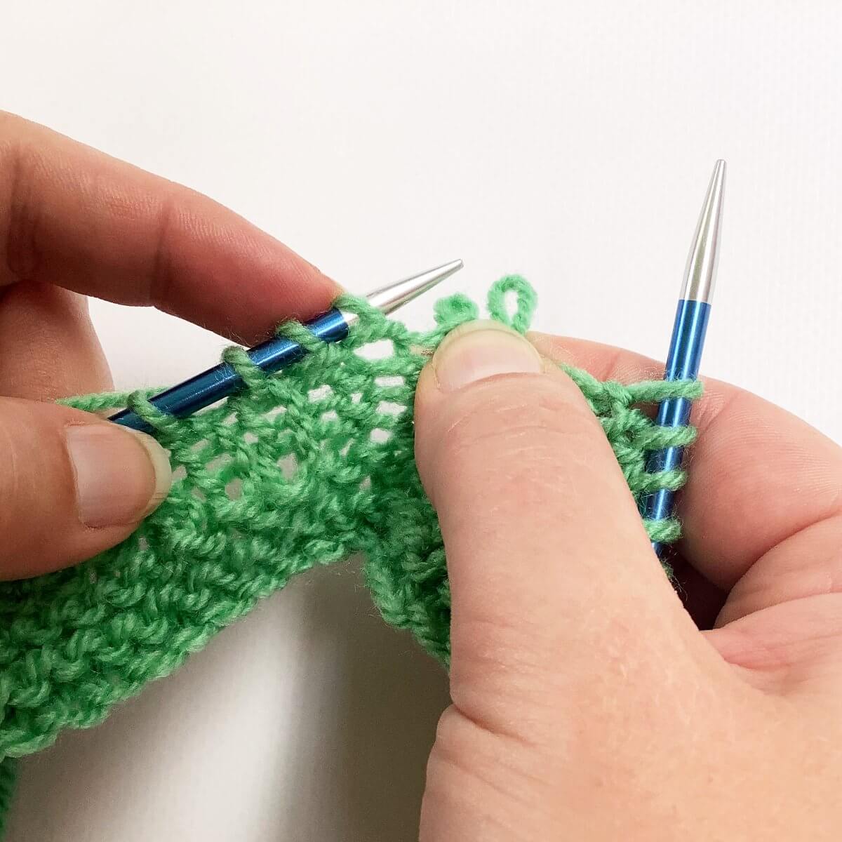 tutorial - working a Left Twist - La Visch Designs