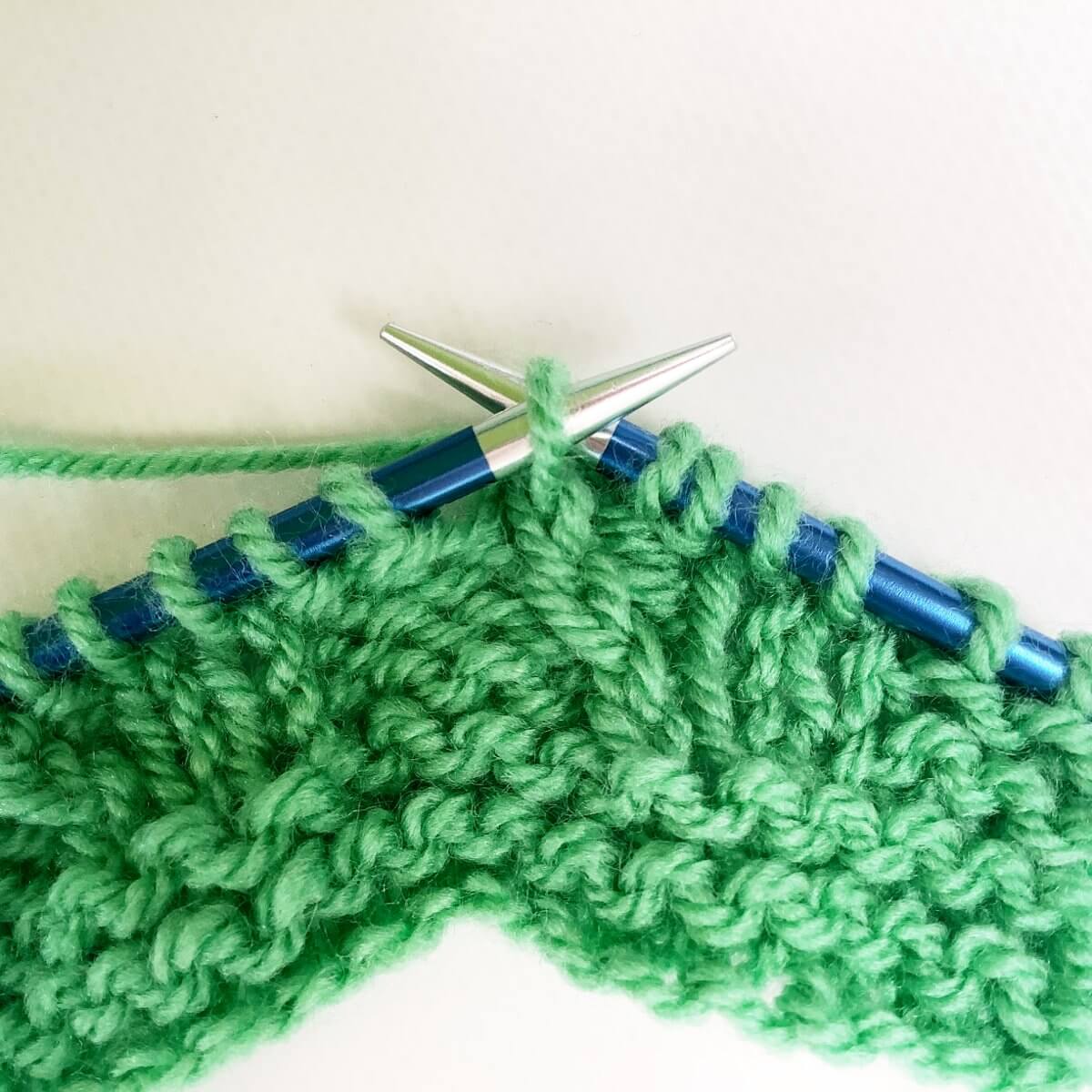 tutorial - working a Left Twist - La Visch Designs