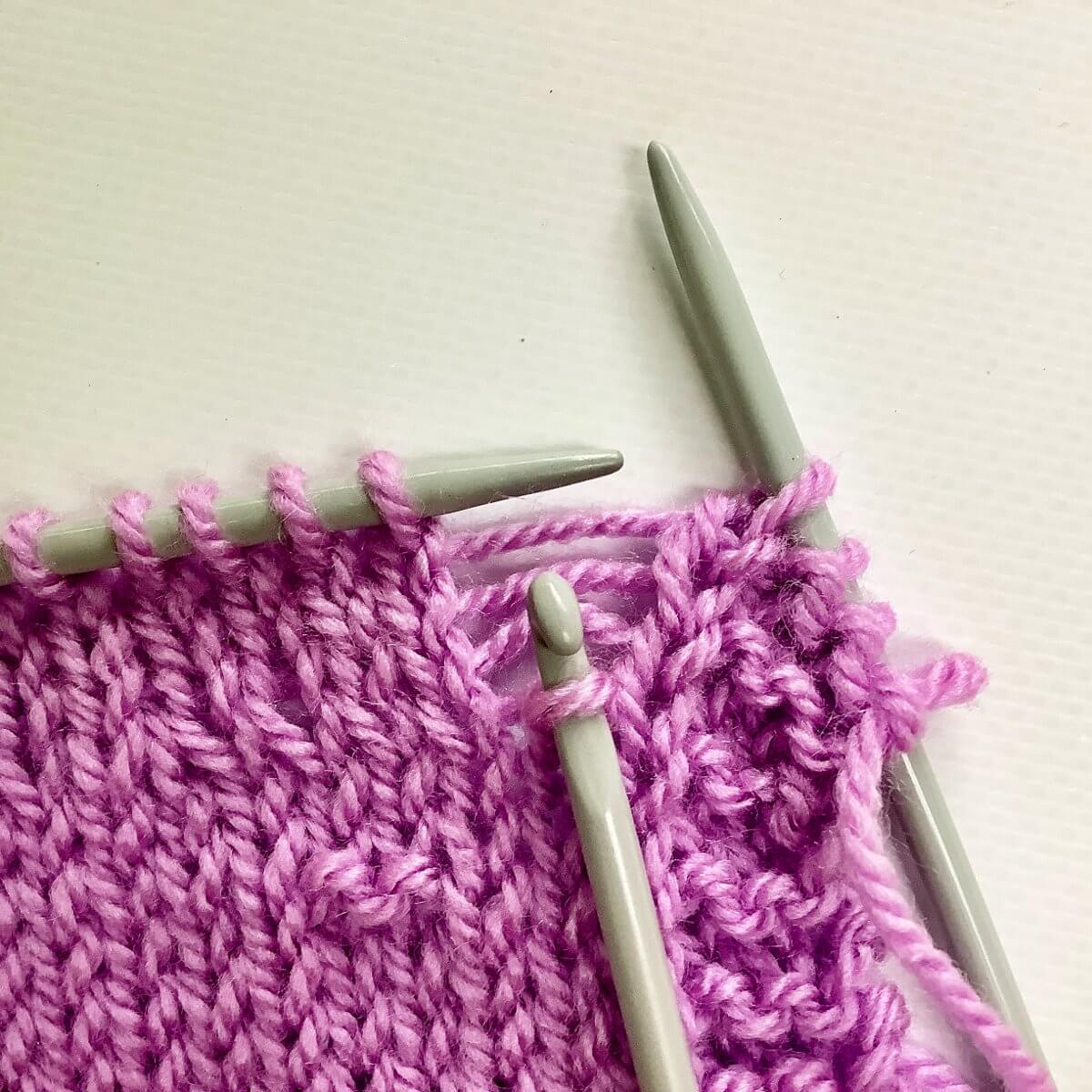 tutorial - fixing a dropped stitch - La Visch Designs