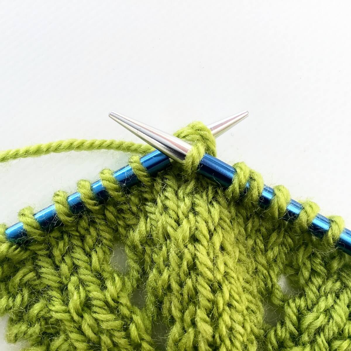 tutorial - sl1-k2tog-psso left-leaning double decrease - La Visch Designs