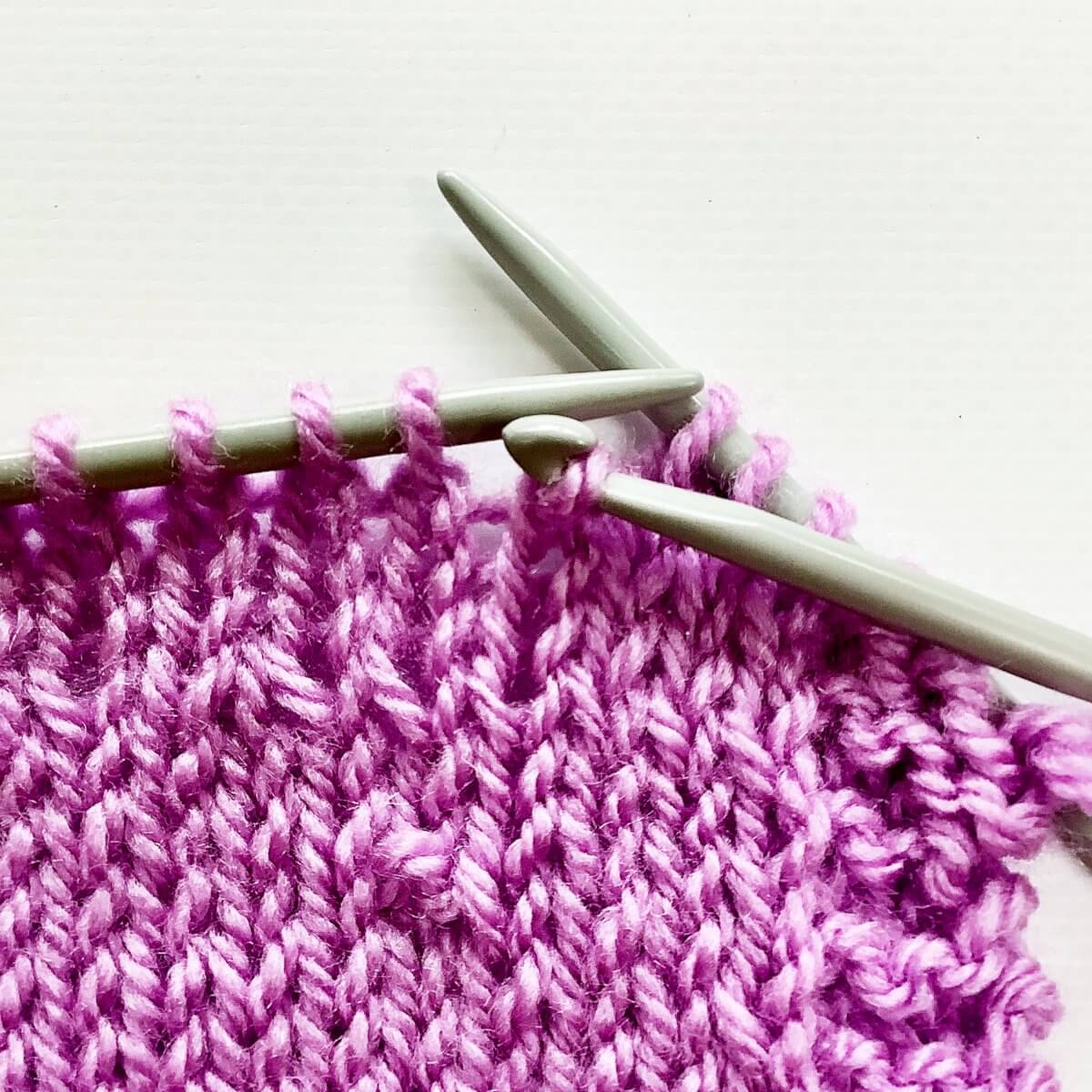 tutorial - correcting a wrongly worked purl stitch - La Visch Designs