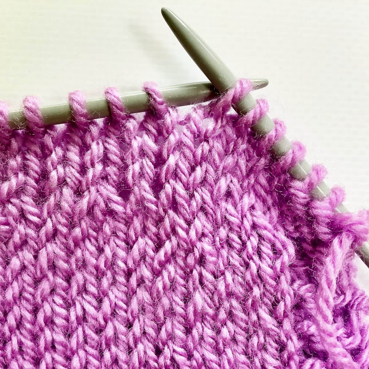 tutorial - correcting a wrongly worked purl stitch - La Visch Designs