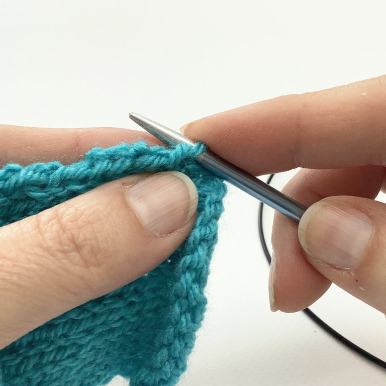 tutorial - picking up stitches - La Visch Designs