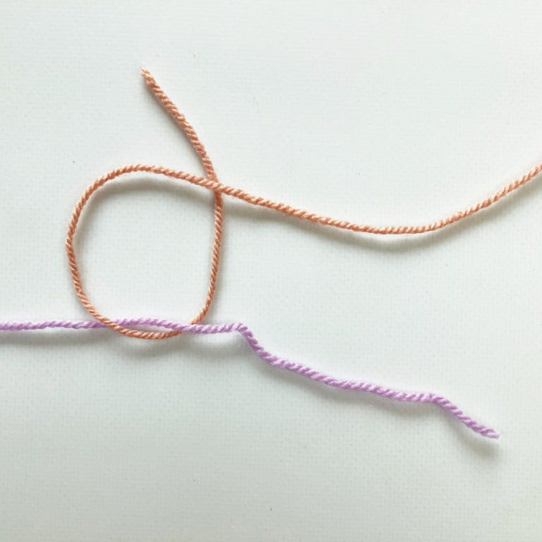 tutorial - joining yarn with a magic knot - La Visch Designs
