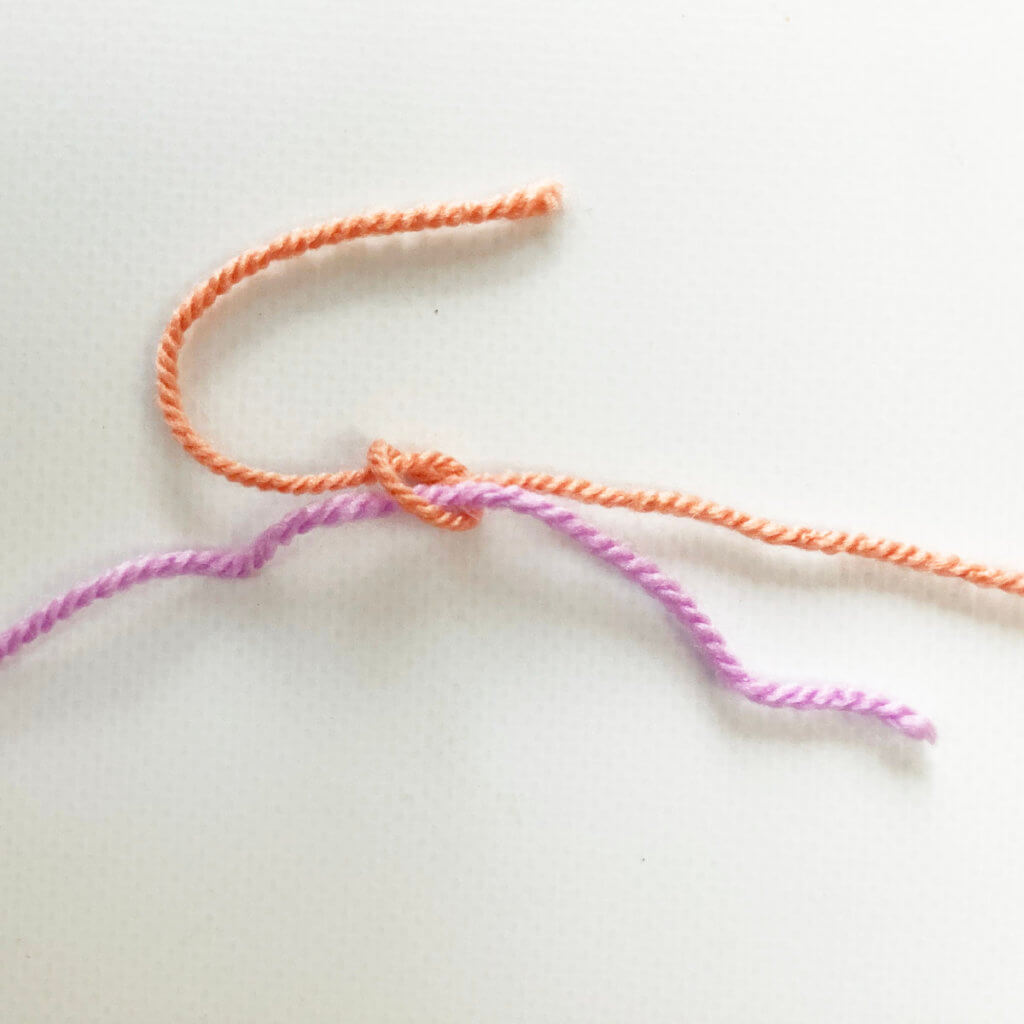 tutorial - joining yarn with a magic knot - La Visch Designs