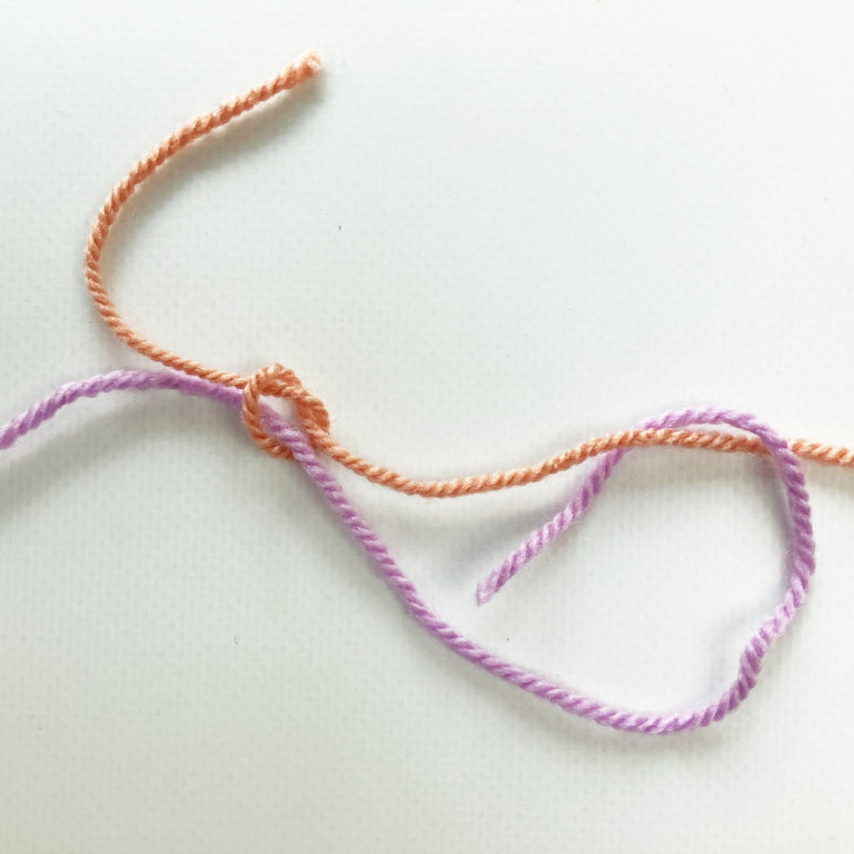 tutorial - joining yarn with a magic knot - La Visch Designs