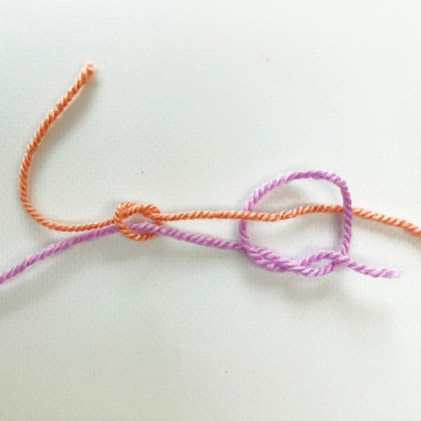 tutorial - joining yarn with a magic knot - La Visch Designs