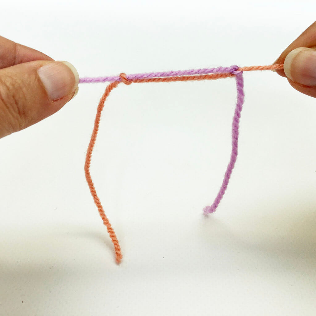 tutorial - joining yarn with a magic knot - La Visch Designs