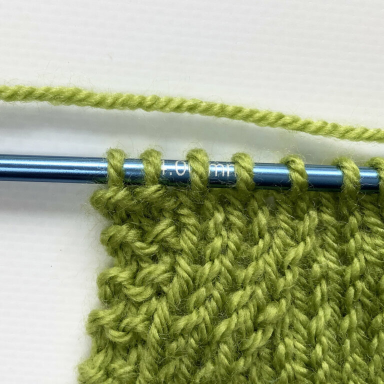 tutorial - working a p2tog - La Visch Designs