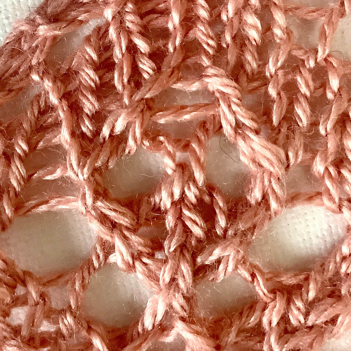 tutorial - working a purl 1 below (p1b) - La Visch Designs