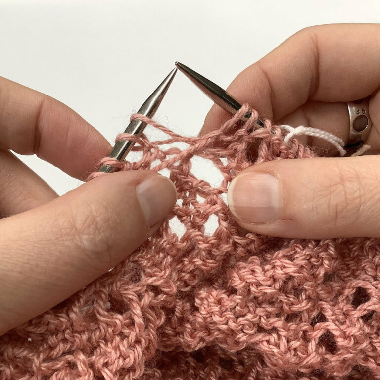 tutorial - working a purl 1 below (p1b) - La Visch Designs
