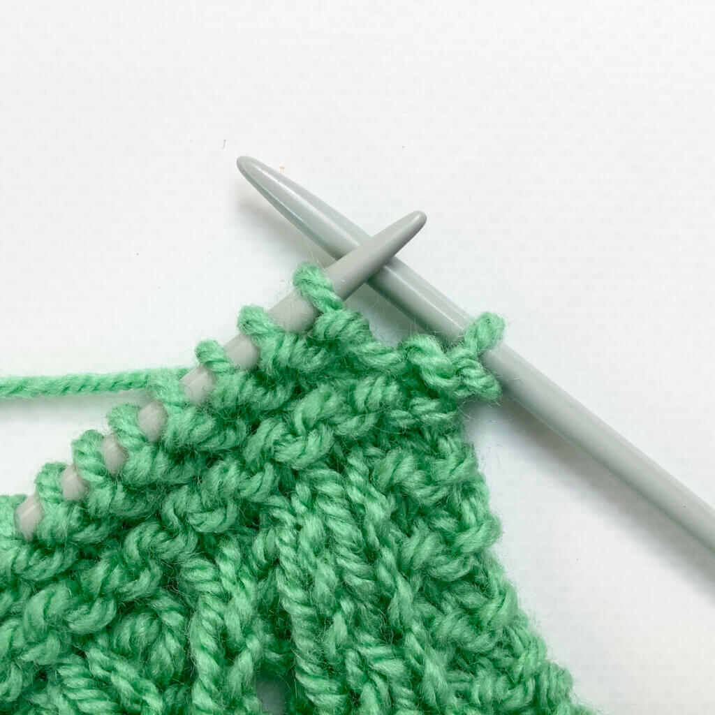 tutorial - the standard knitted bind-off - La Visch Designs