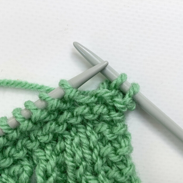 tutorial - the standard knitted bind-off - La Visch Designs