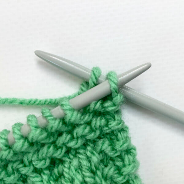 tutorial - the standard knitted bind-off - La Visch Designs