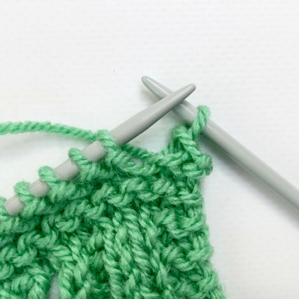 tutorial - the standard knitted bind-off - La Visch Designs