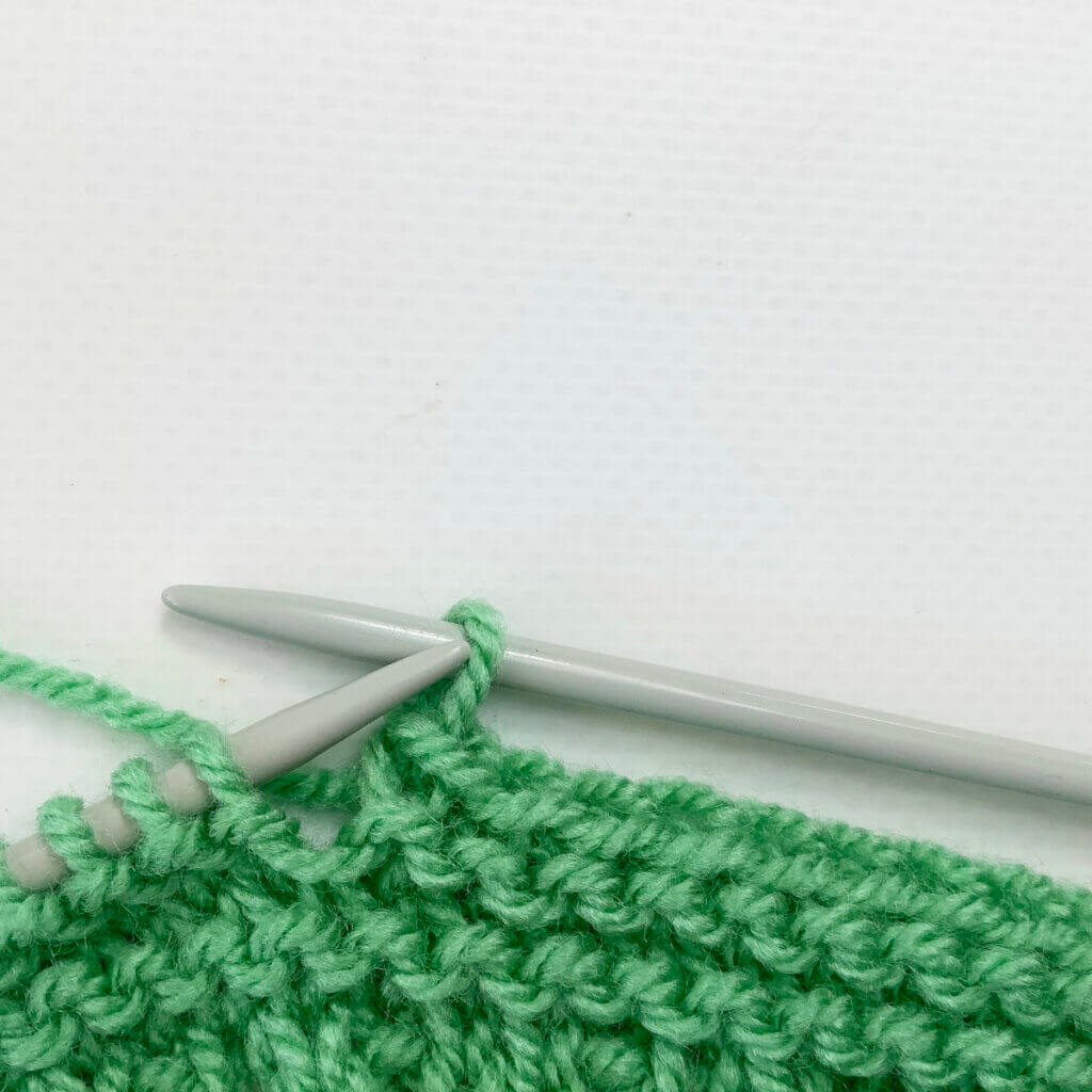 tutorial - the standard knitted bind-off - La Visch Designs
