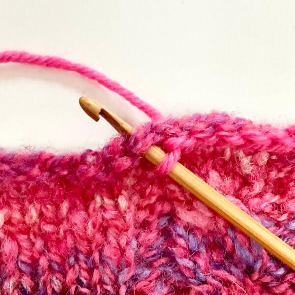 tutorial - working slip stitch (as edge treatment) - La Visch Designs