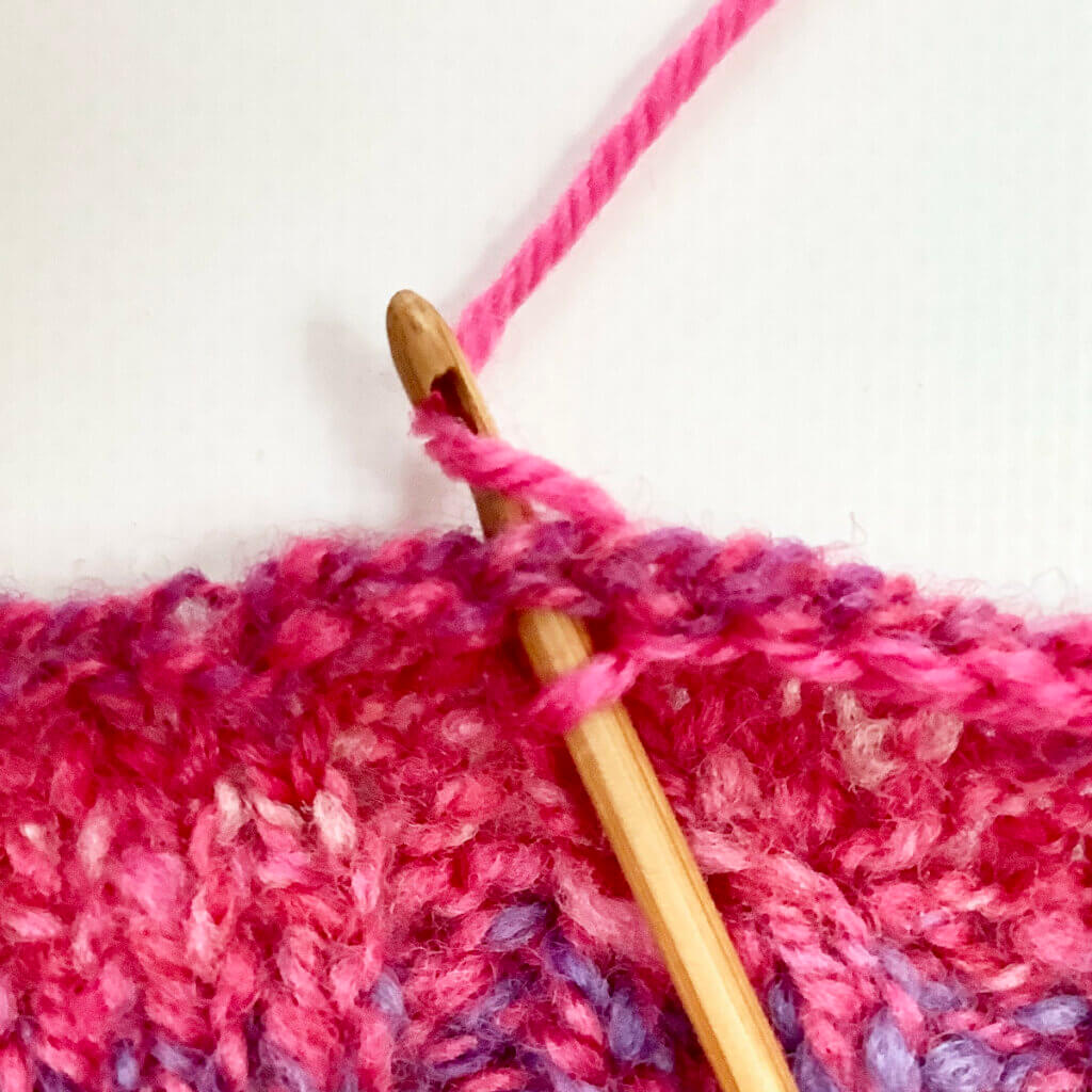 tutorial - working slip stitch (as edge treatment) - La Visch Designs