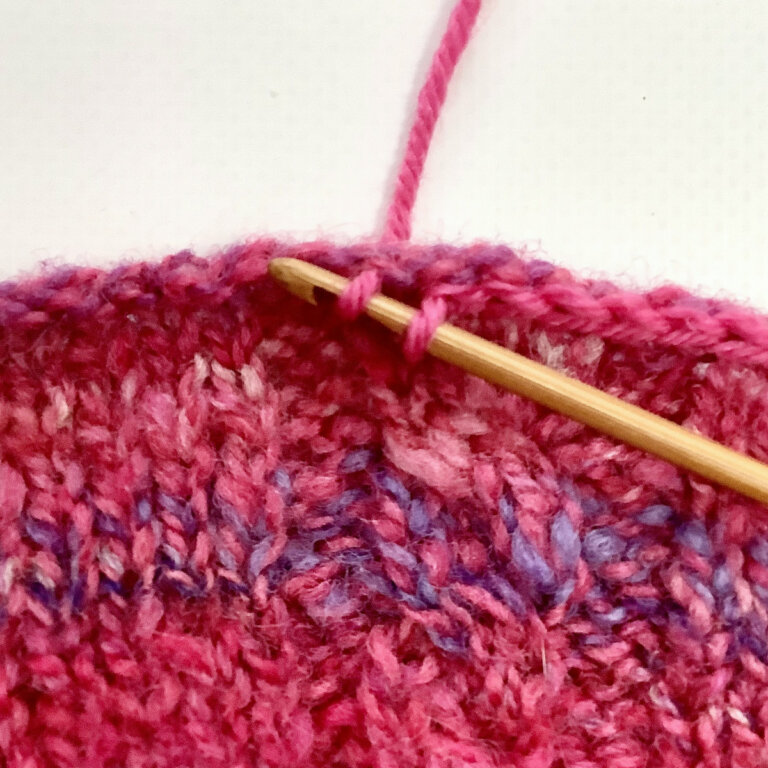 tutorial - working slip stitch (as edge treatment) - La Visch Designs