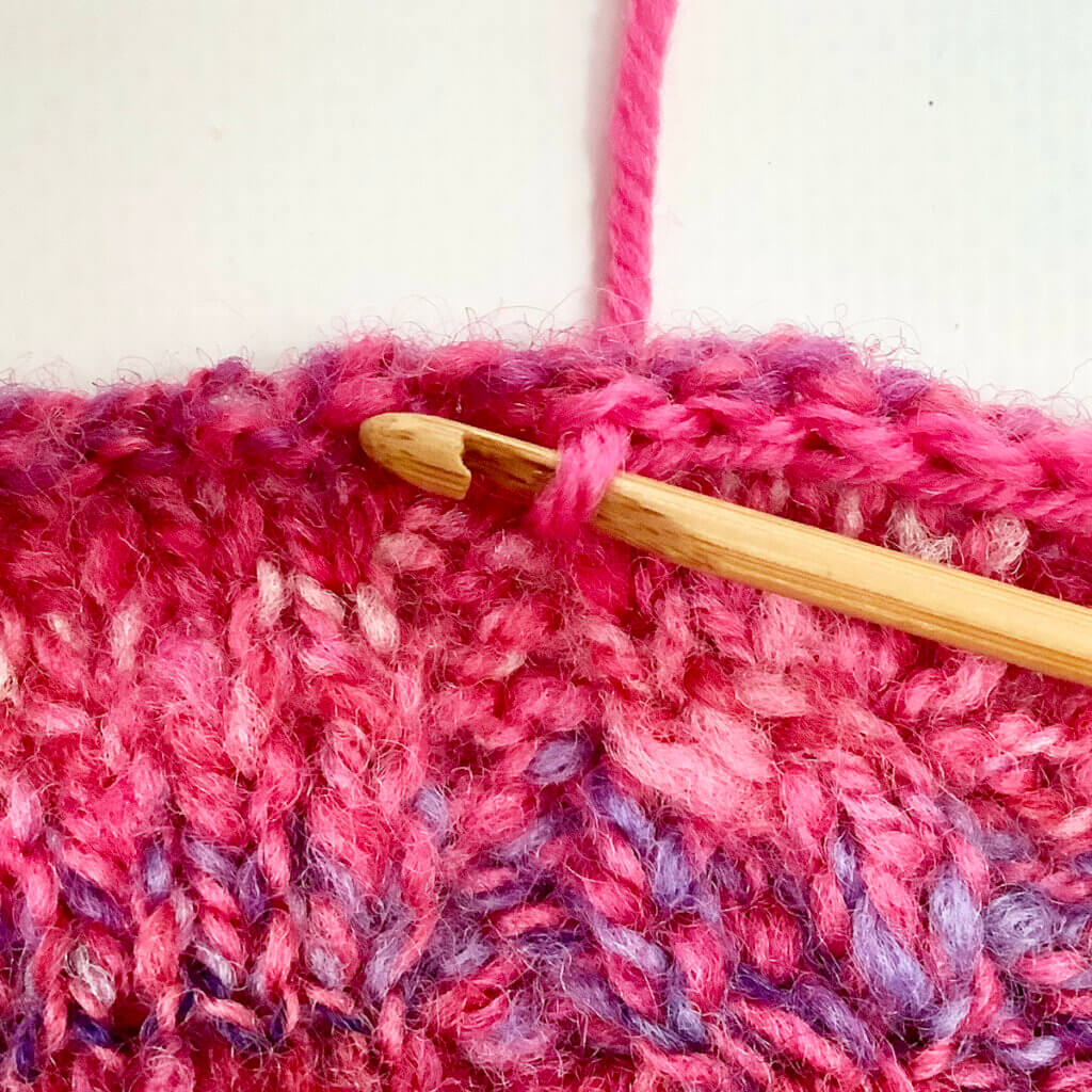 tutorial - working slip stitch (as edge treatment) - La Visch Designs