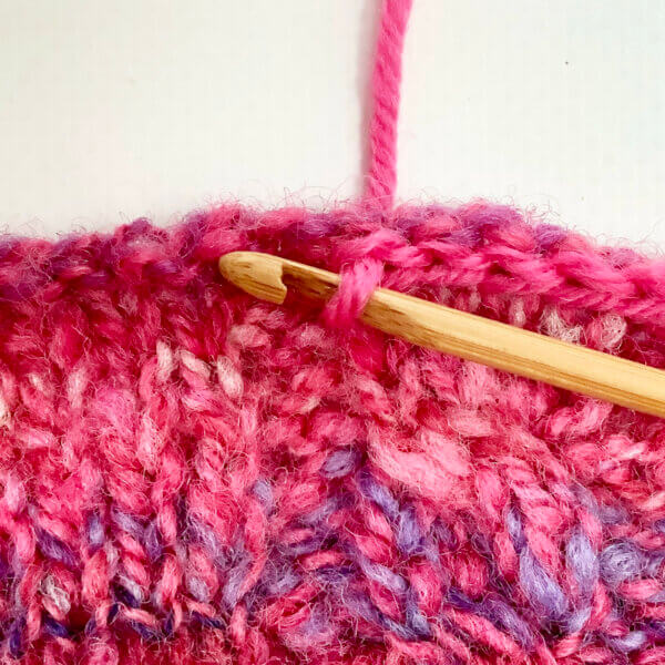 tutorial - working slip stitch (as edge treatment) - La Visch Designs