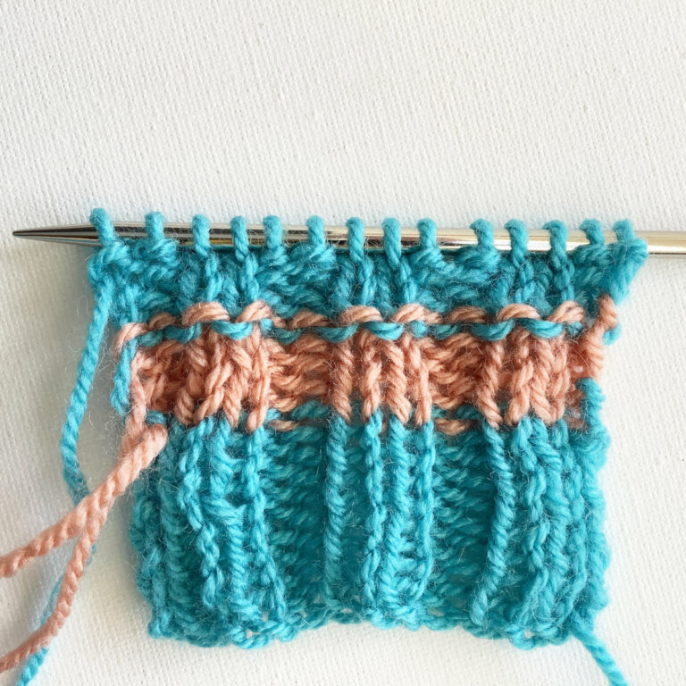 tutorial - knitting stripes in rib patterning - La Visch Designs