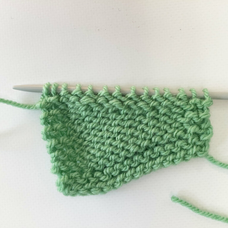 tutorial - Working German short rows - La Visch Designs