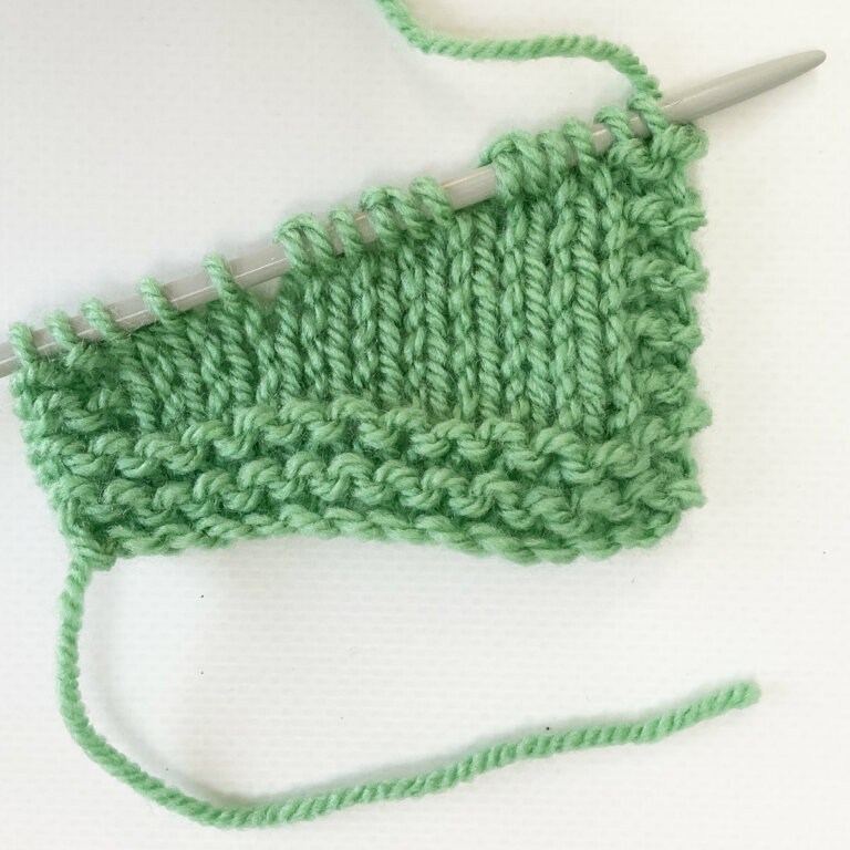 tutorial - Working German short rows - La Visch Designs
