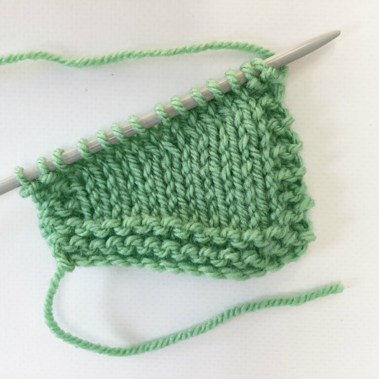 tutorial - Working German short rows - La Visch Designs