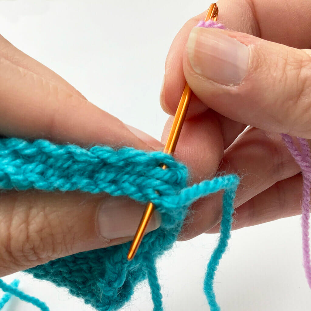 tutorial – whip stitch or overcast seaming - La Visch Designs