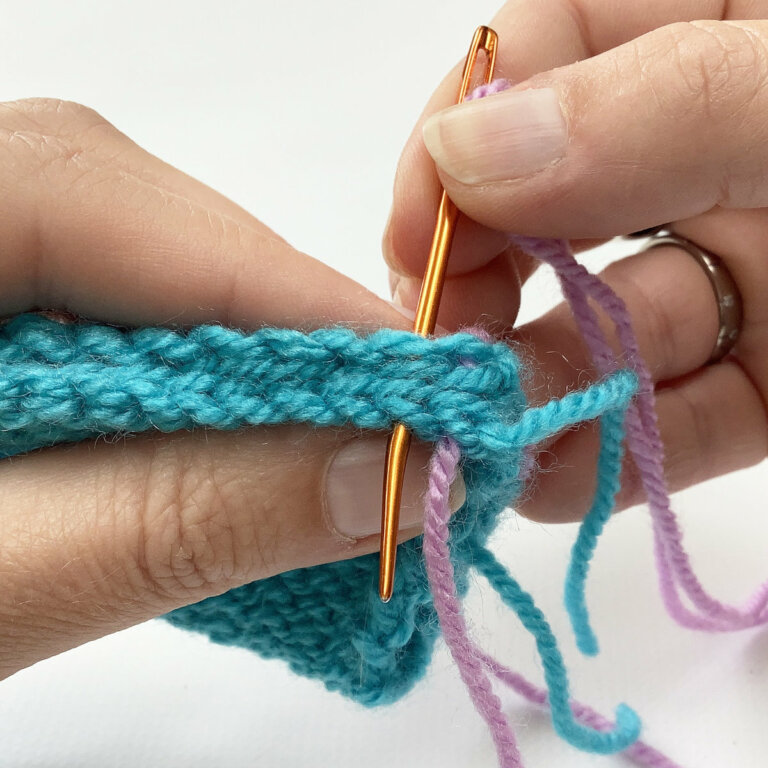 tutorial – whip stitch or overcast seaming - La Visch Designs