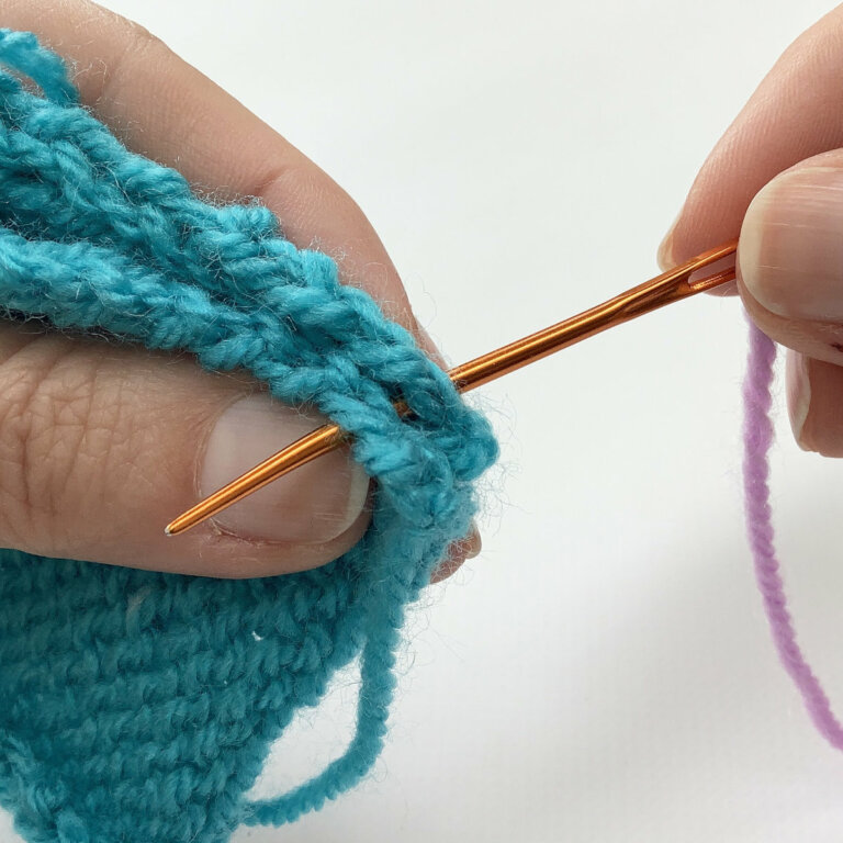 tutorial – whip stitch or overcast seaming - La Visch Designs