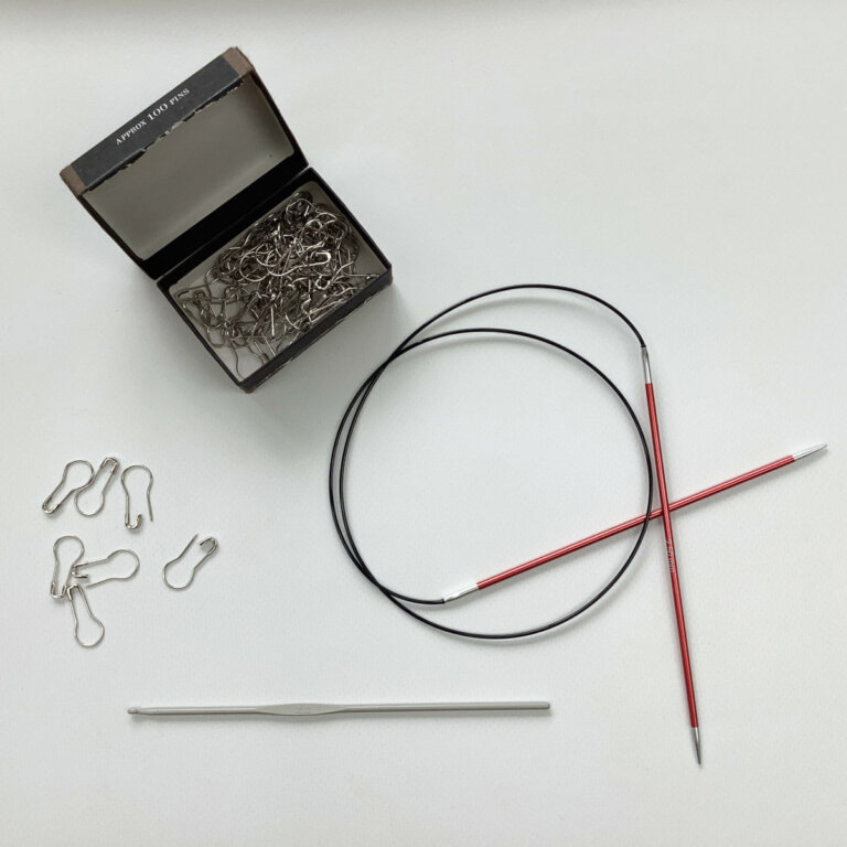 tutorial – picking up stitches to work a neckline - La Visch Designs